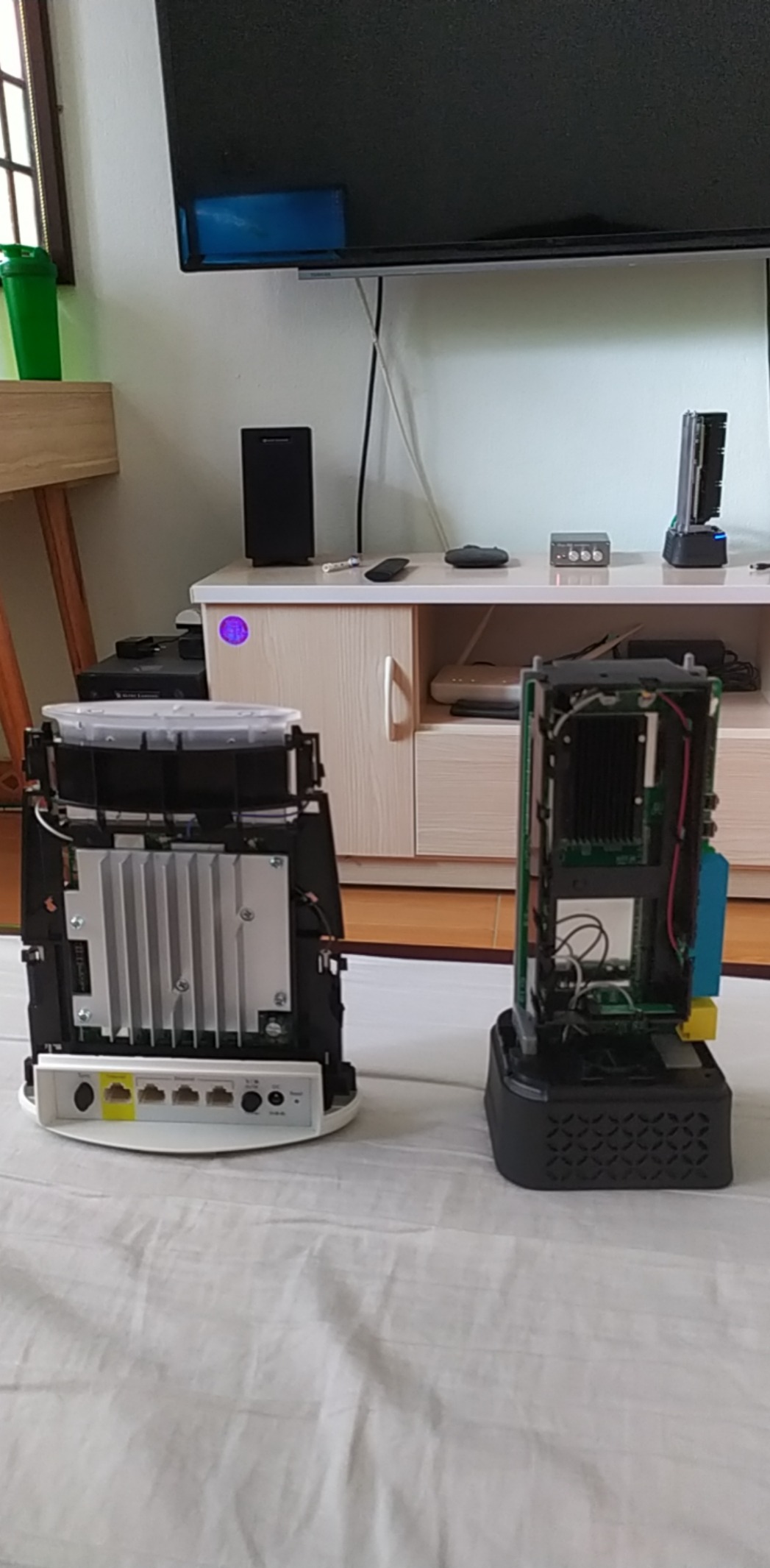 đánh giá - Review nhẹ router Netgear Orbi RBR40 AC220 | VOZ